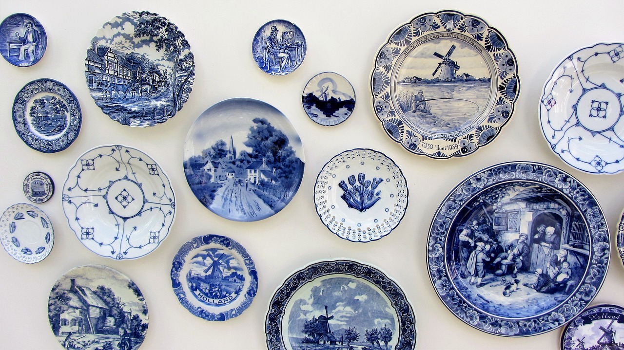 Delft Blue Pottery at De Delftse Pauw: Dutch Craftsmanship